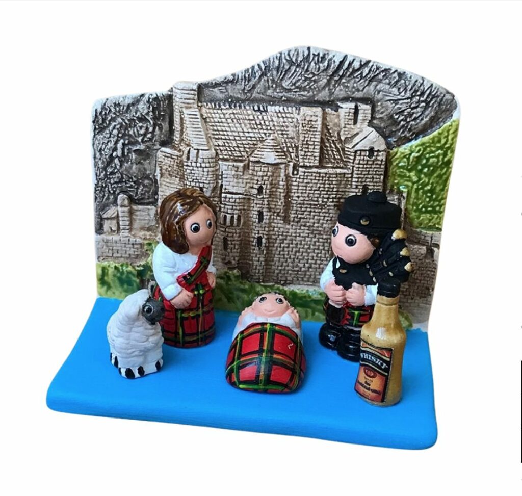 MINI CRECHE DU MONDE CÉRAMIQUE 8X7CM ECOSSE - Articles Religieux